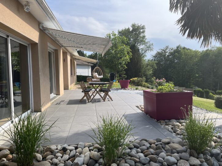 Terrasse dallage novo Céram et massif minéral | Rebeyrol